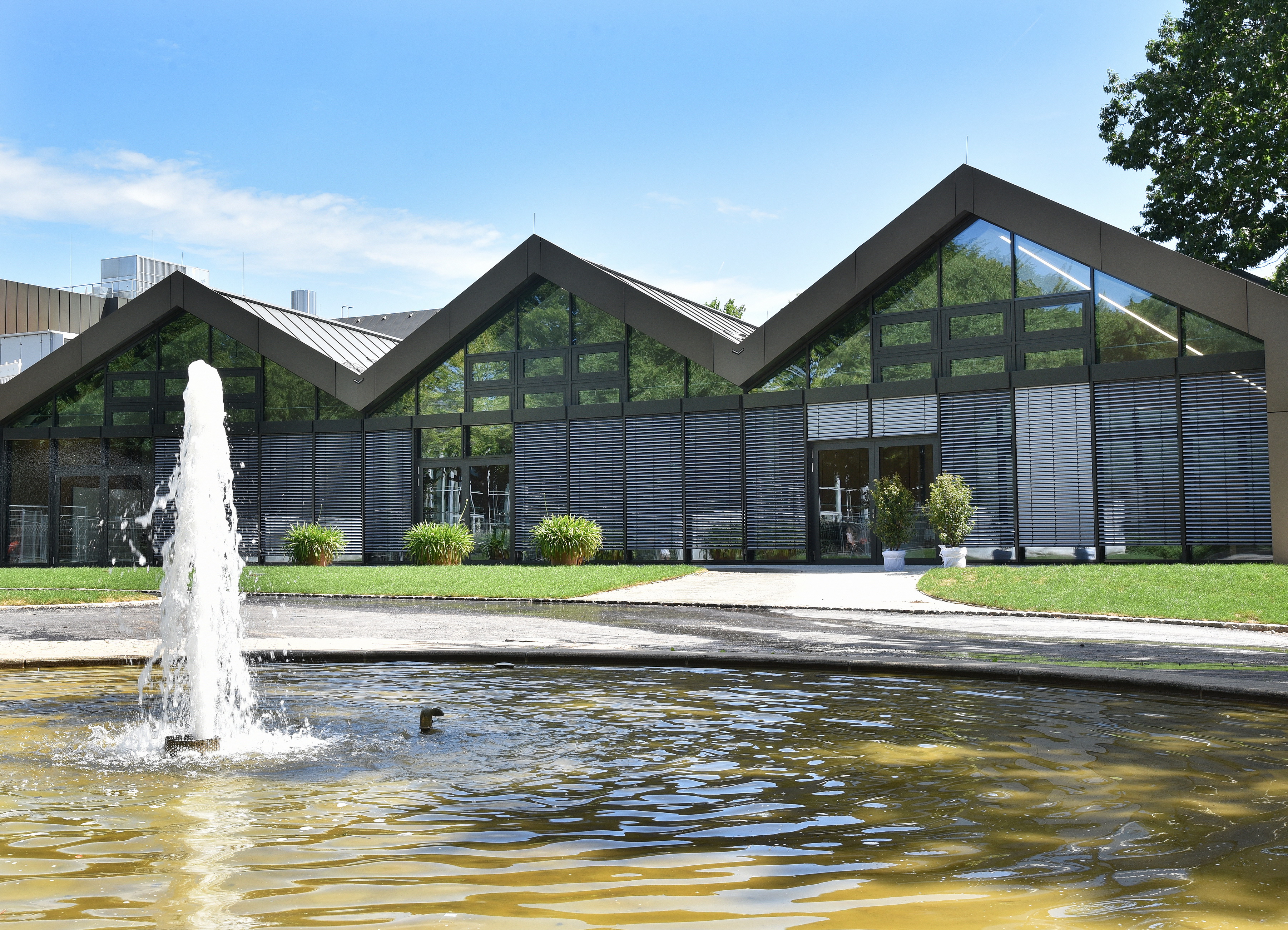 Leinfelden-Echterdingen, Leinfelden, Filderhalle, Begrünung – FILDERHALLE